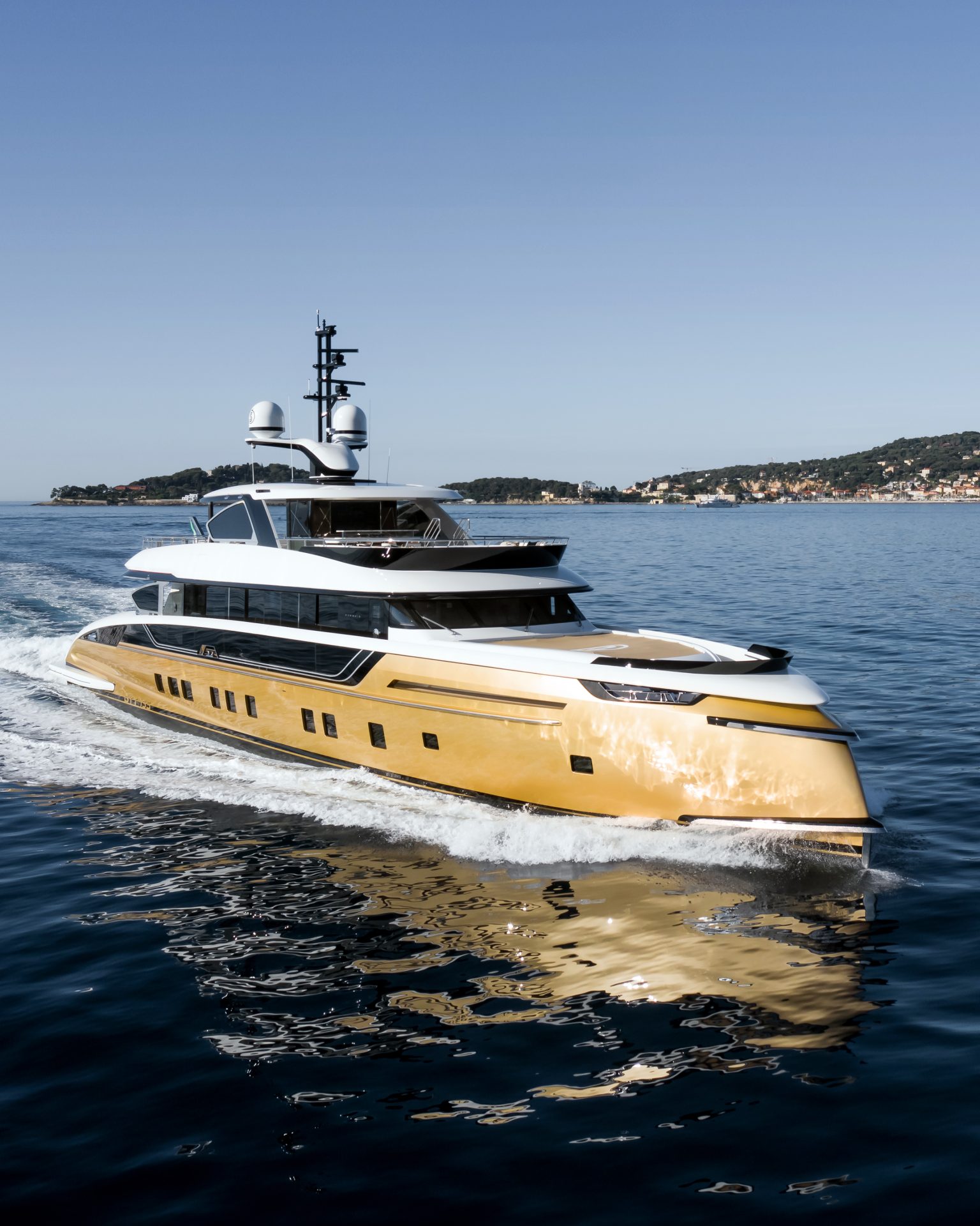 Dynamiq Presents Stefania - Superyacht Content