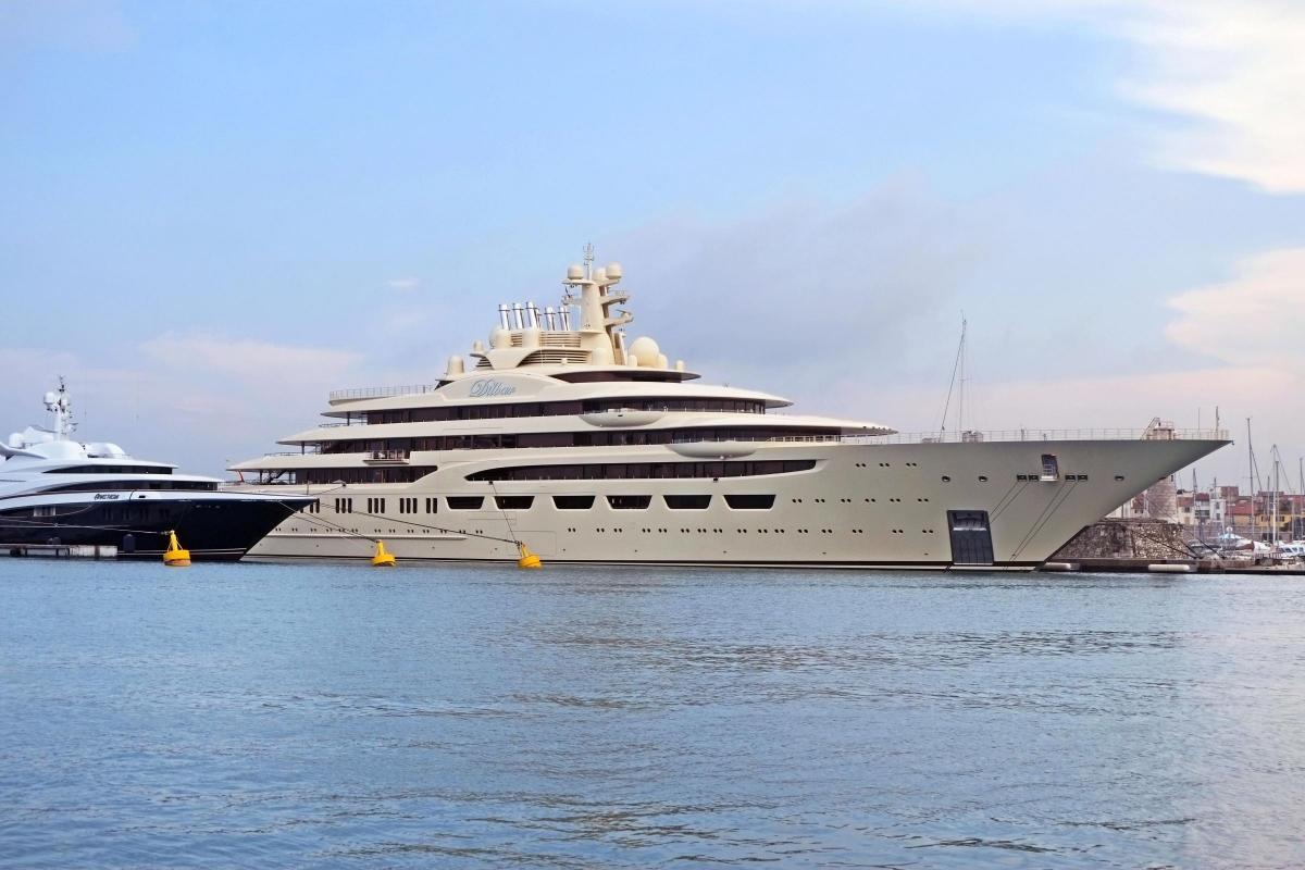 Yacht Dilbar: Who Is the Billionaire Owner of the Superyacht ...